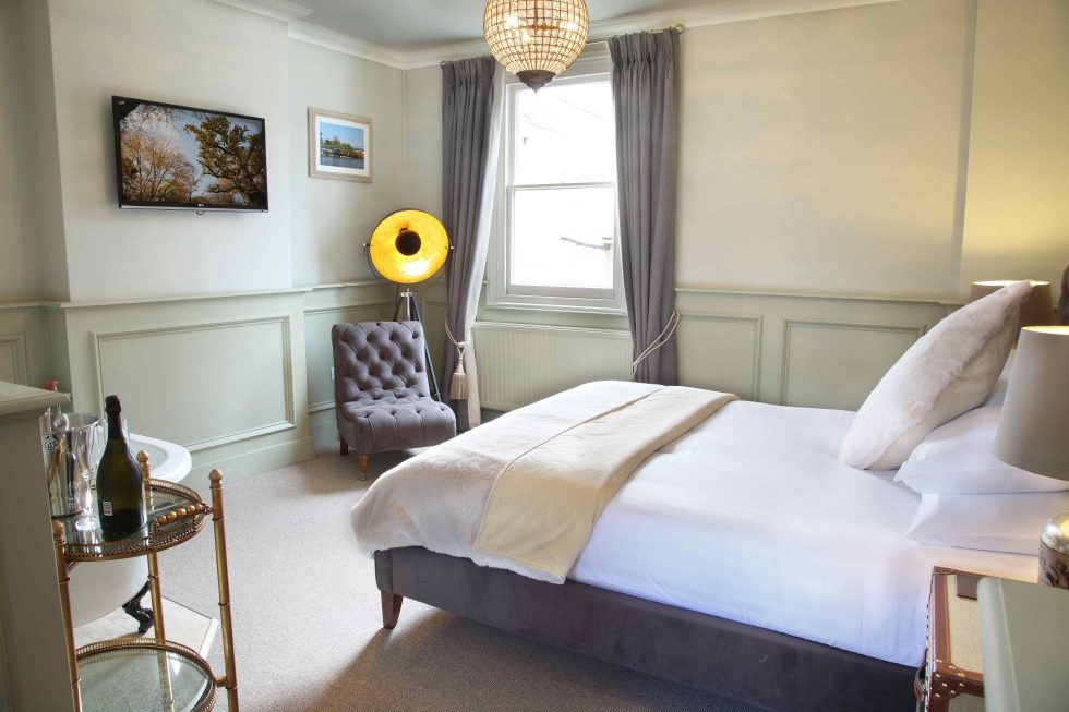 Sunbury on Thames Hotel - Flower Pot Sunbury